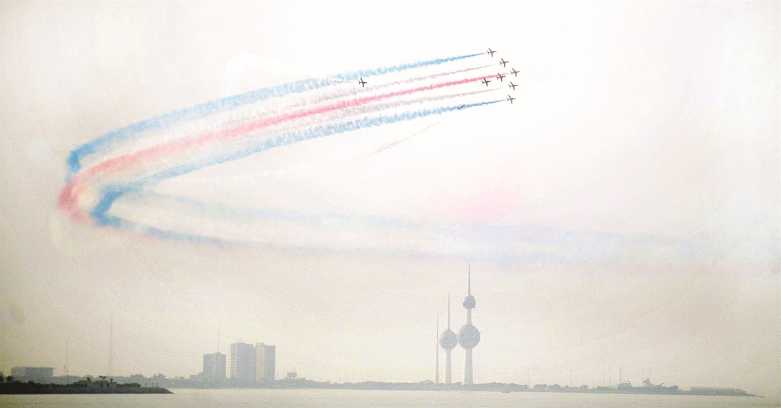 عرض جوي مُبهر في سماء الكويت - الراي