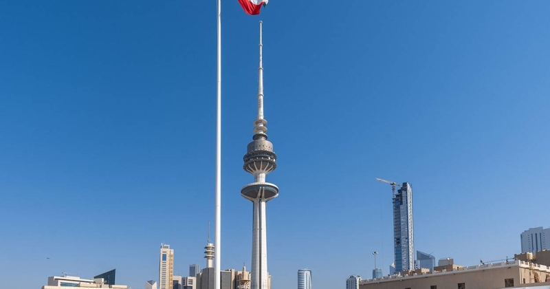 علم الكويت يرفرف في سماء المحافظات - الراي